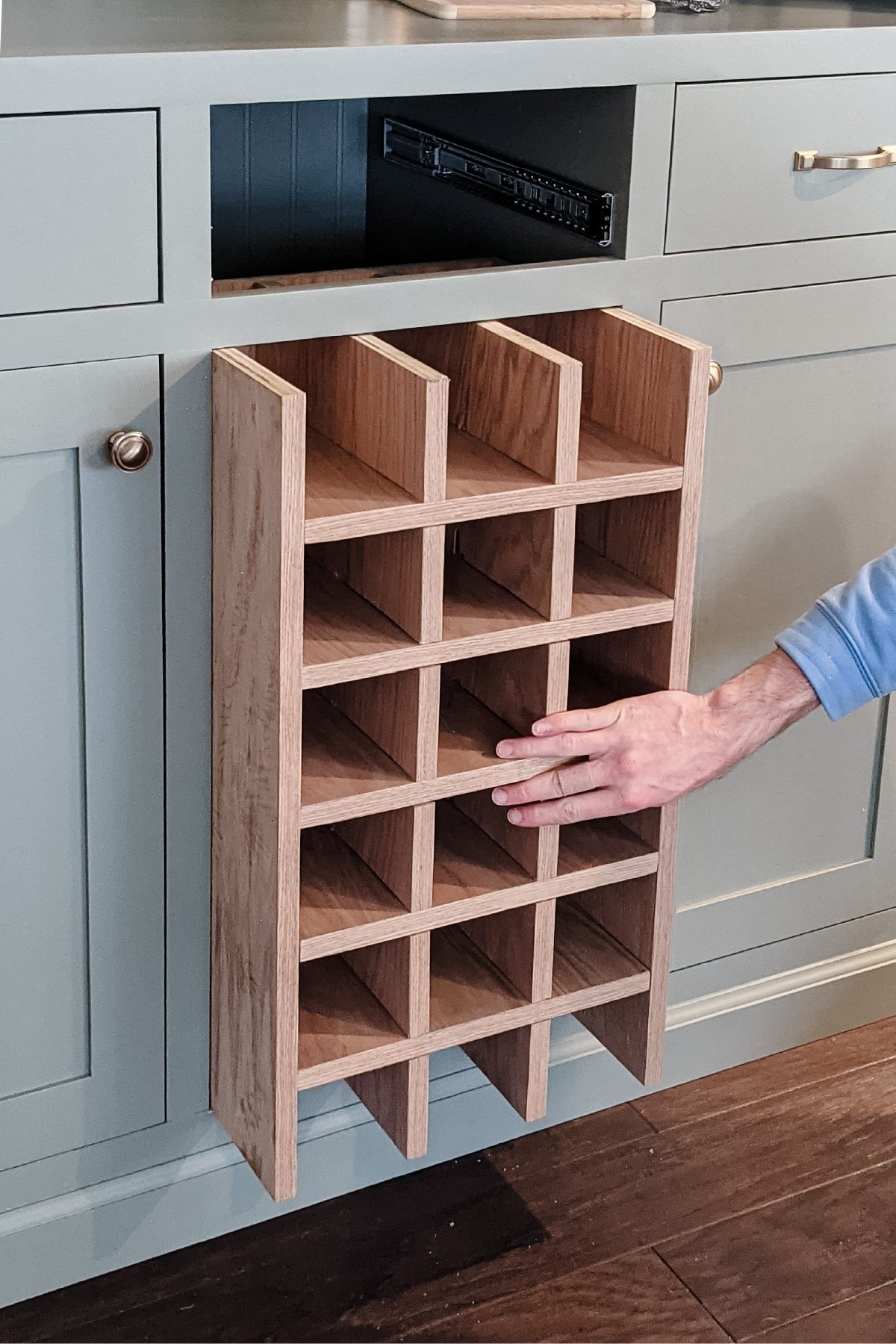How to Make a Wine Rack Using Plywood