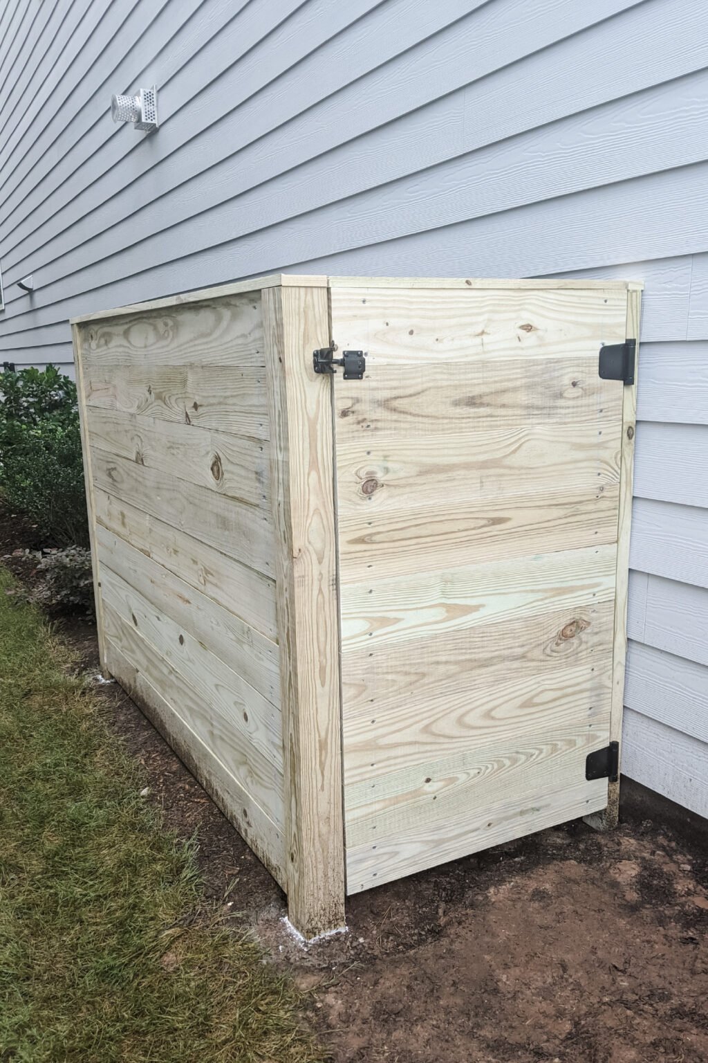 DIY Garbage Can Enclosure - Hide Your Trash Cans Outdoors! - Pine and ...