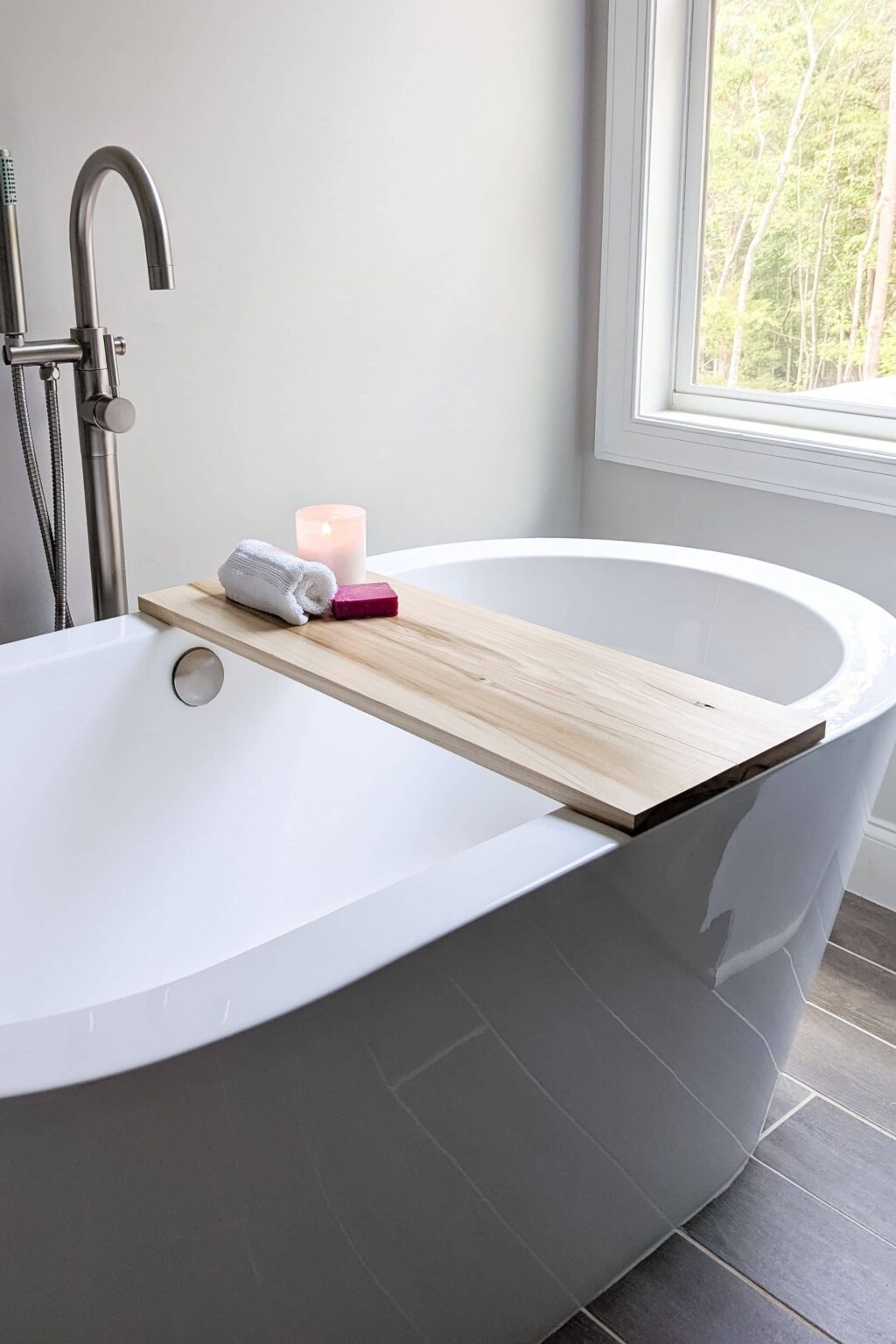 The Easiest DIY Bath Tray With Just One Board!