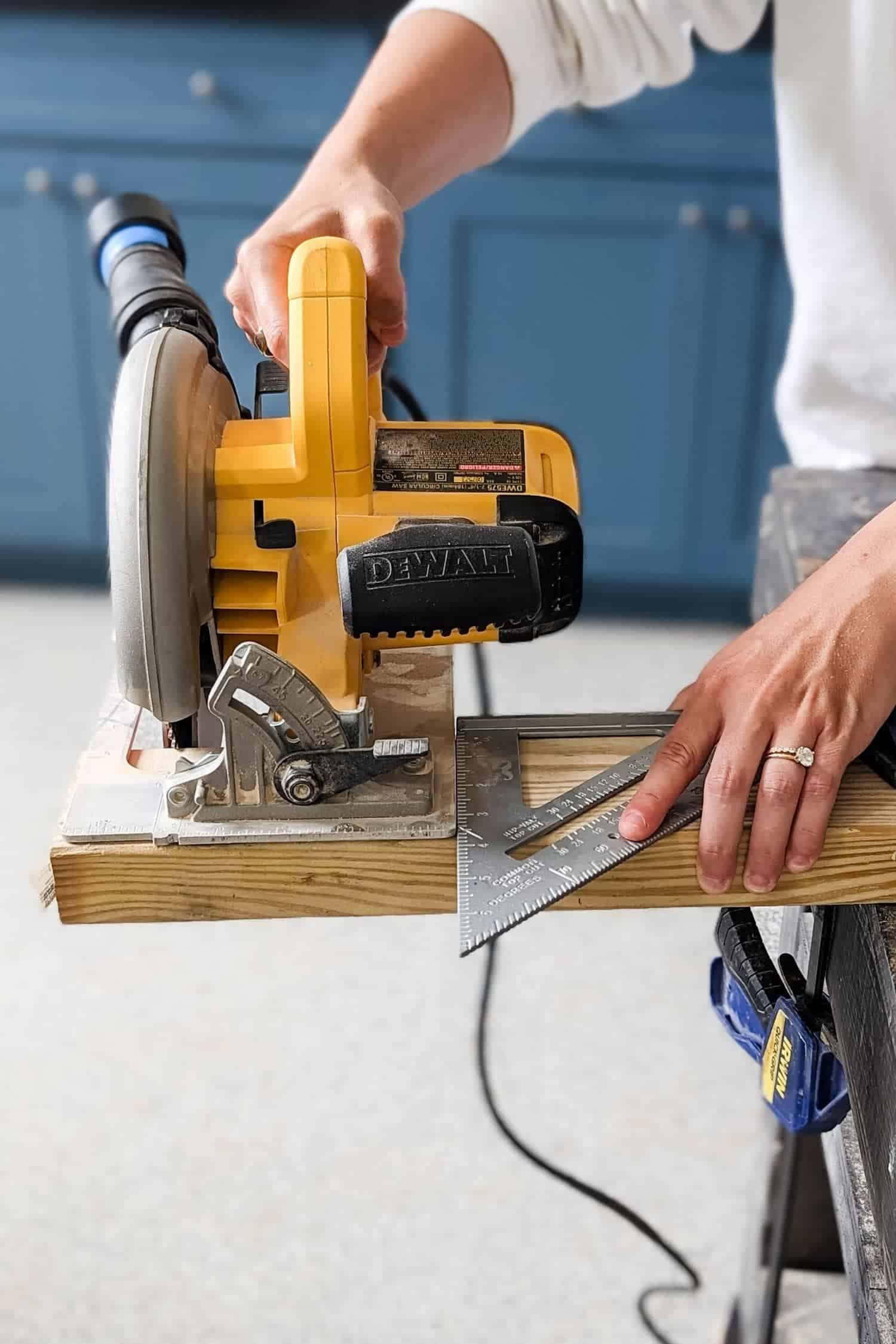 How to Use a Speed Square for Angles