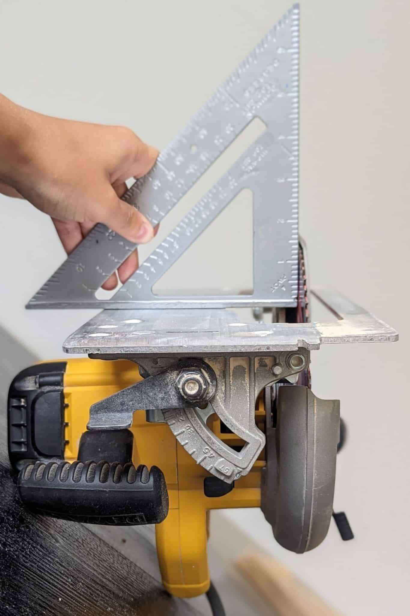How to Use a Speed Square for Angles