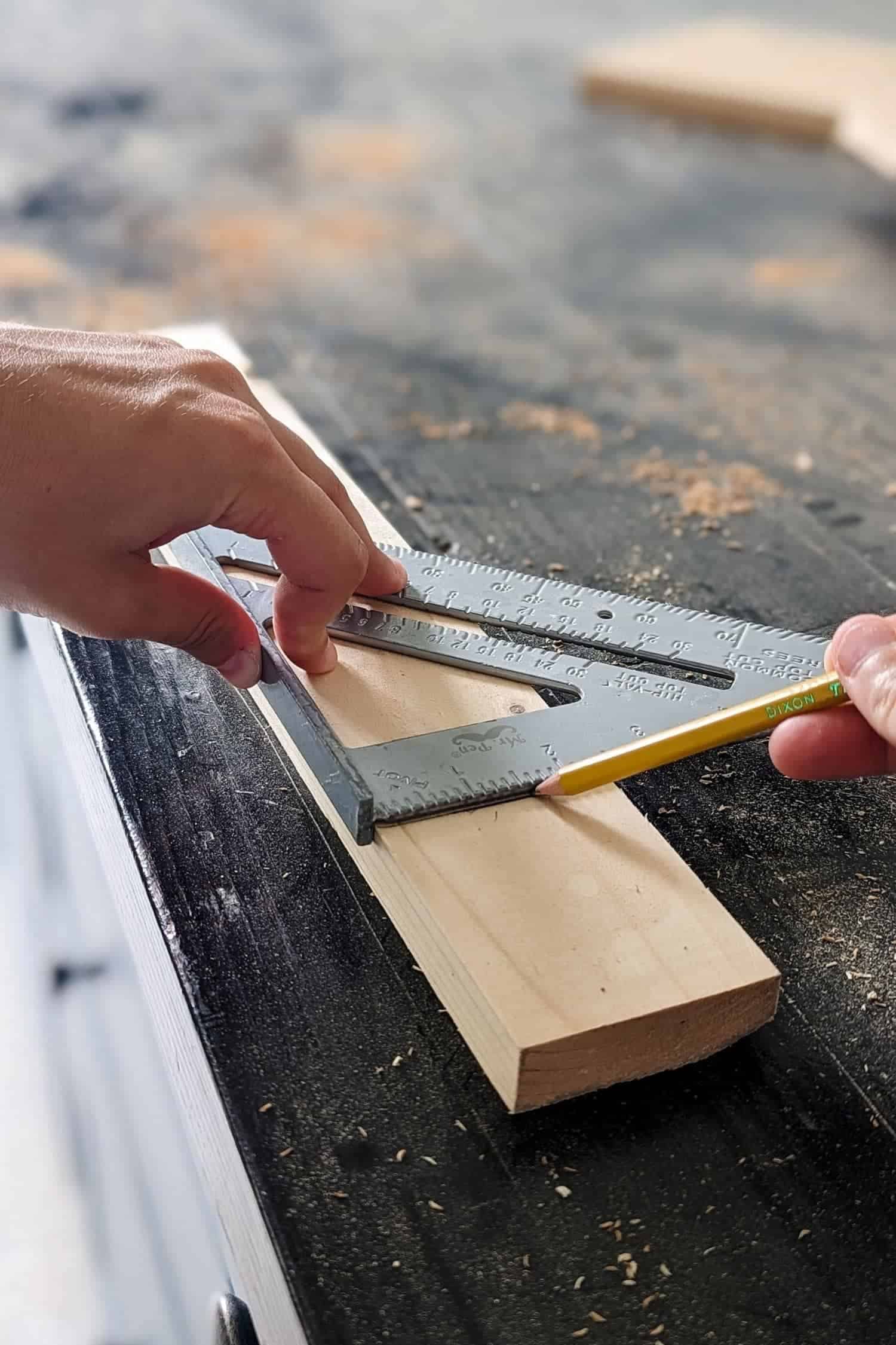 How to Use a Speed Square for Angles