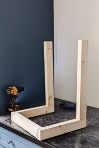 DIY Outdoor C Side Table Plans - Pine and Poplar
