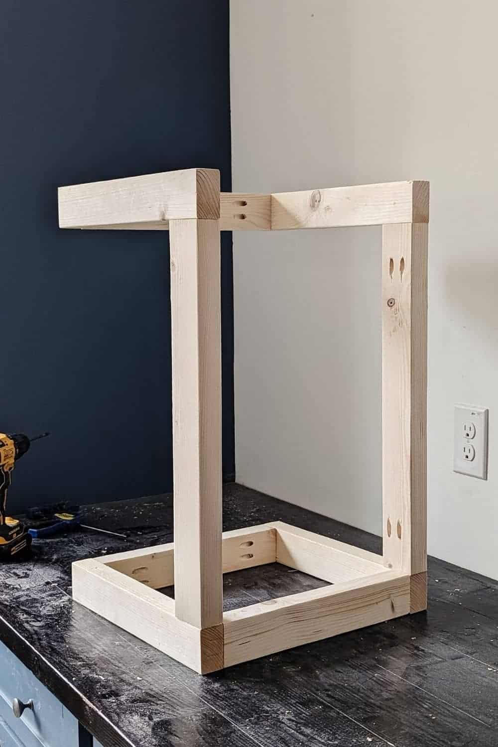 DIY Outdoor C Side Table Plans - Pine and Poplar